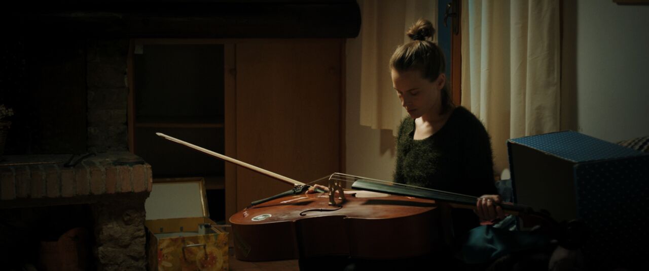 Dal 31 maggio al cinema “Resina”, un film di Renzo Carbonera con Maria ...